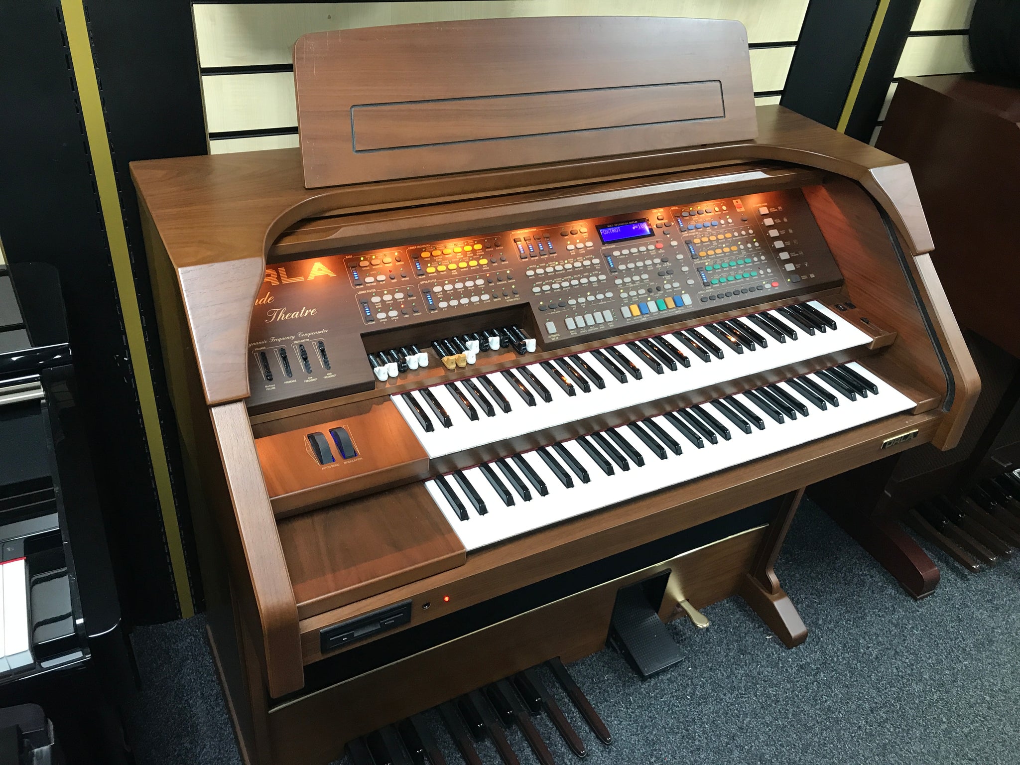 Orla Grand Theatre Organ – Musicland (UK) Ltd